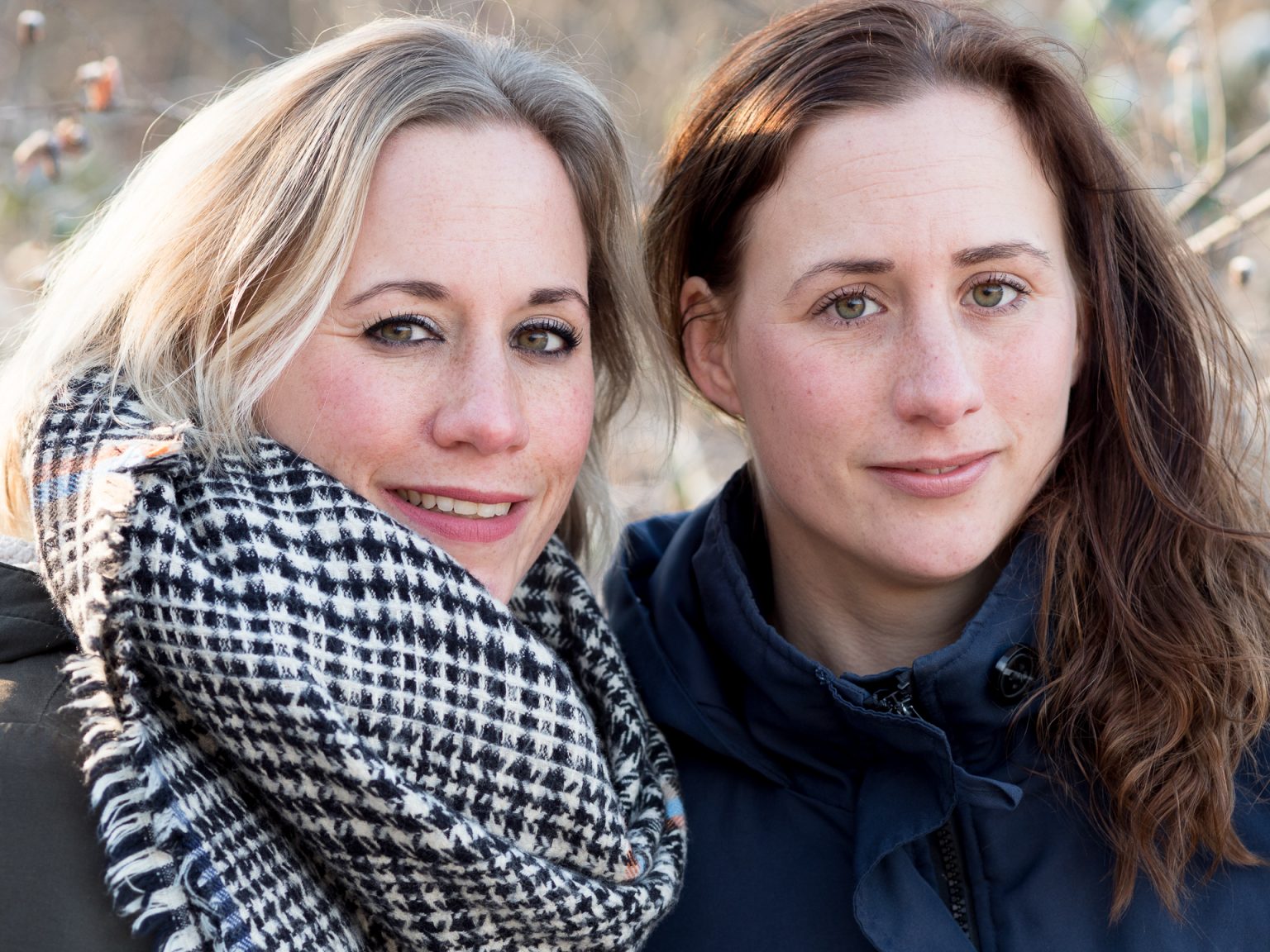 Eeneiige tweeling Maaike en Wendy - Sanne Terlouw