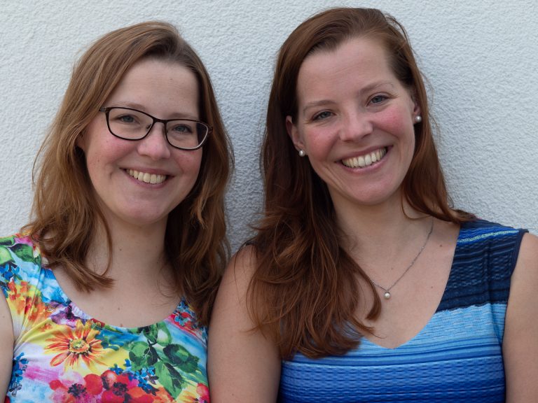 Eeneiige tweeling Tamara en Judith - Sanne Terlouw